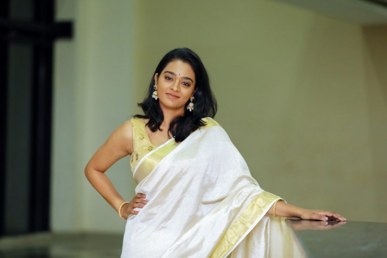 Actress Gayathri Latest Photos – Chennaionline