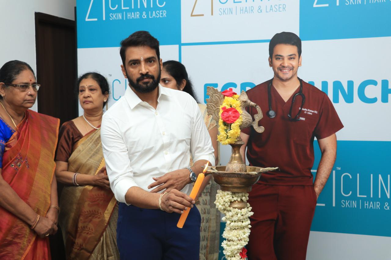 Actor Santhanam in Zi Clinic launch photos – Chennaionline