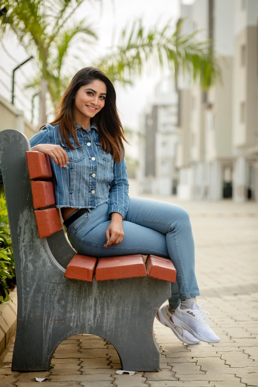 Actress Shivani Stills – Chennaionline
