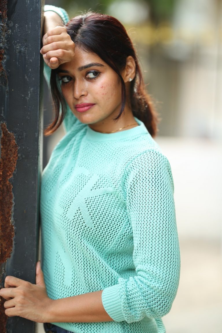 Actress Darsha Gupta Stills – Chennaionline
