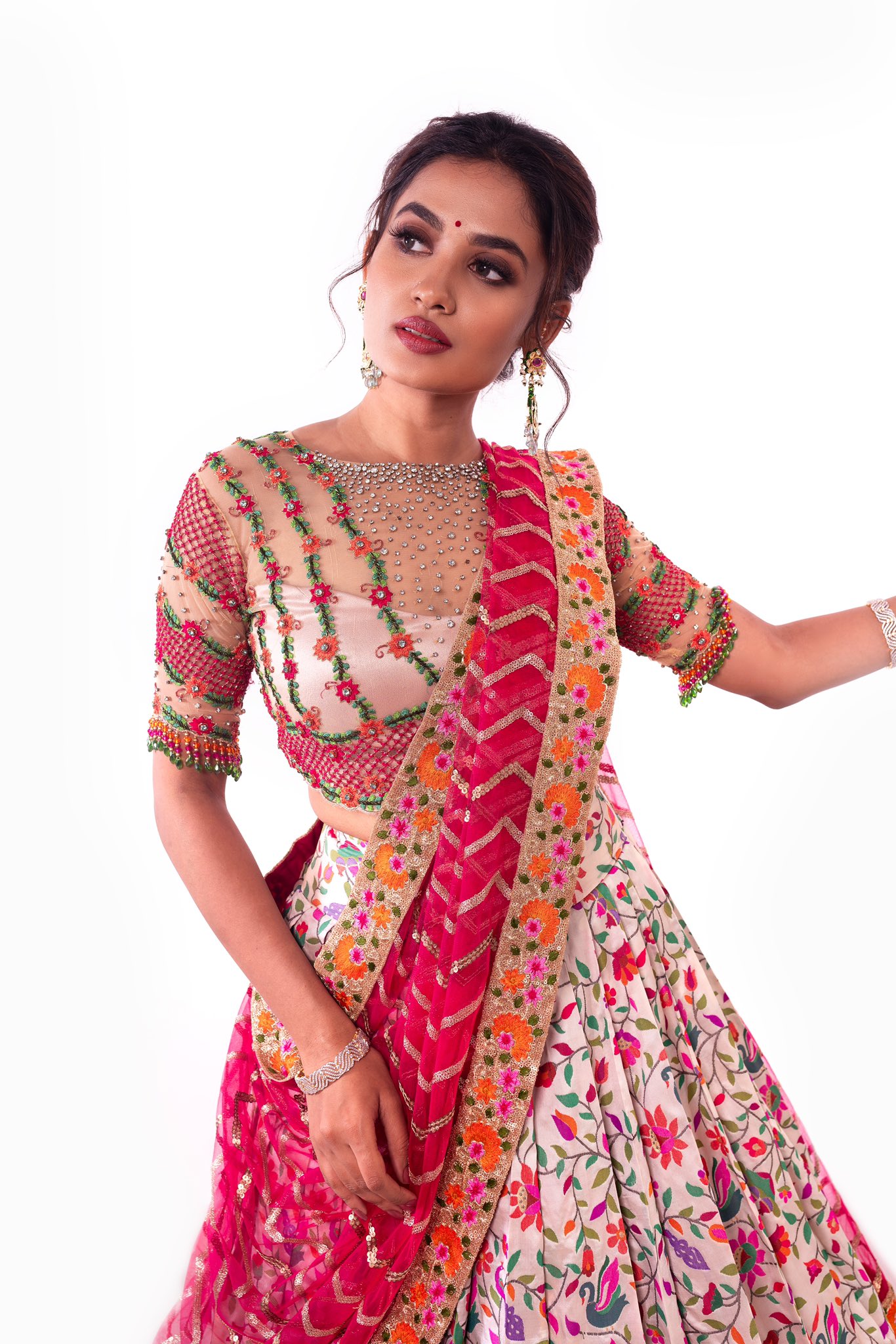 Actress Teju Ashwini Photo Shoot Stills – Chennaionline
