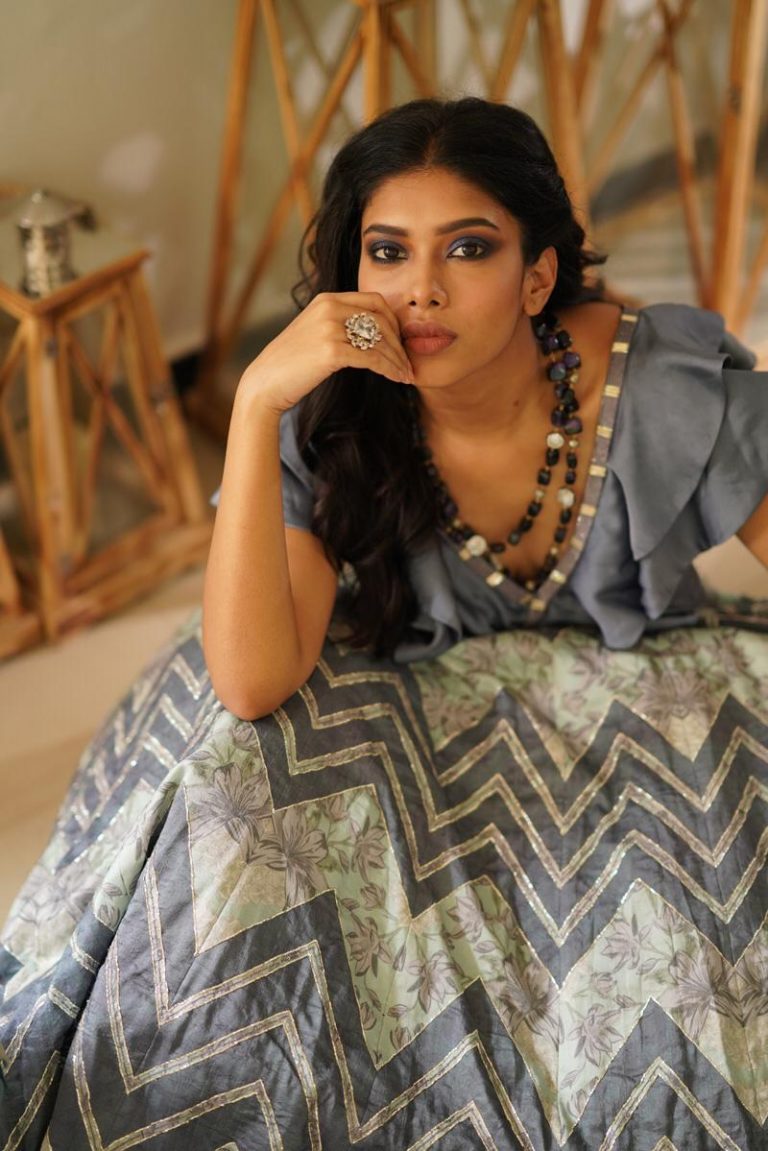 Actress Dushara Vijayan Stills – Chennaionline
