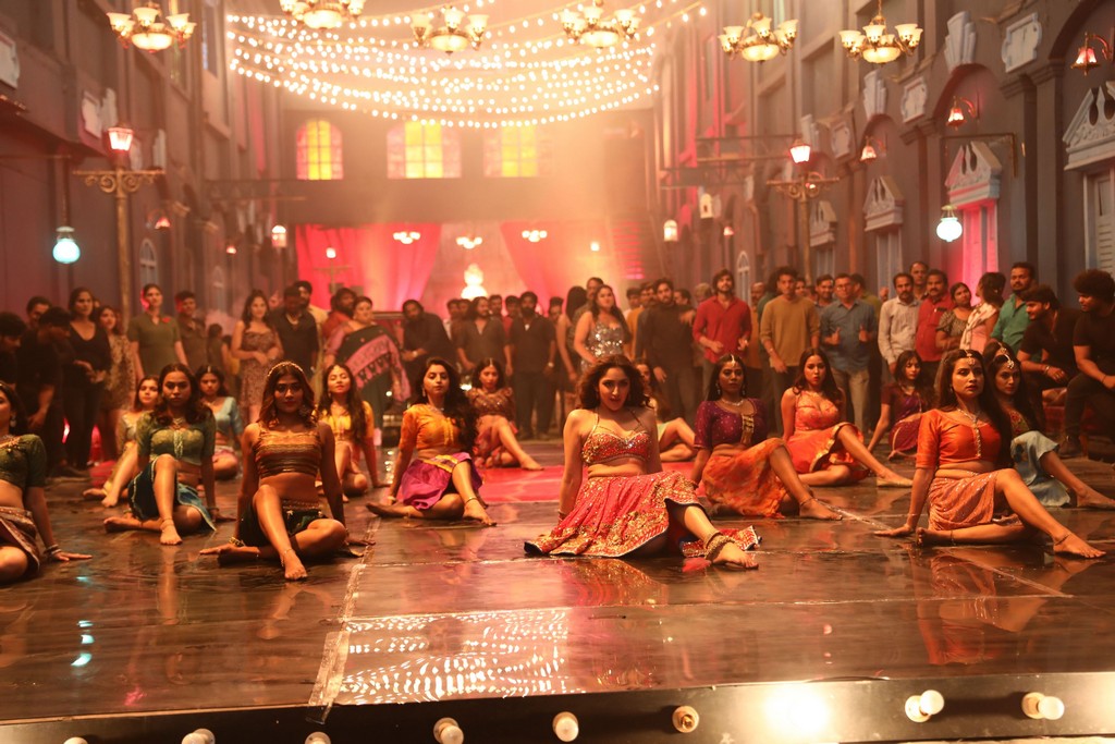 Sayyeshaa and Gautham Karthik in Pathu Thala Rawadi Song Stills ...