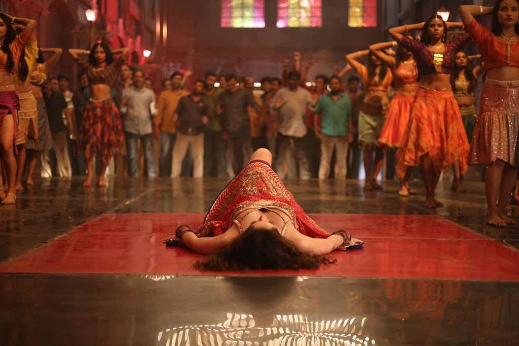 Sayyeshaa and Gautham Karthik in Pathu Thala Rawadi Song Stills ...