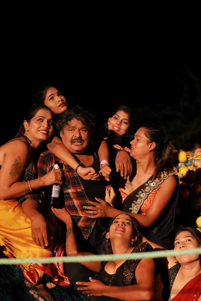 Sarakku Movie Stills – Chennaionline