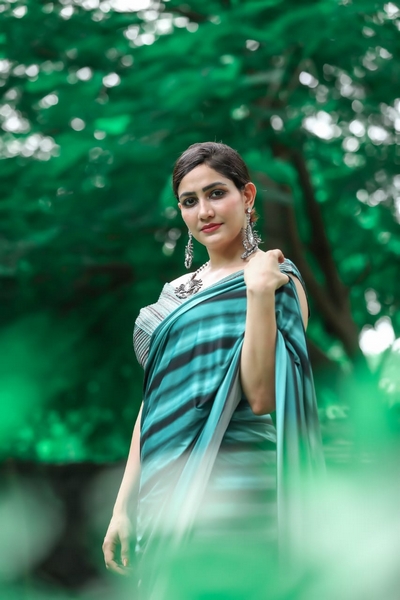 Actress Komal Sharma Latest Stills – Chennaionline